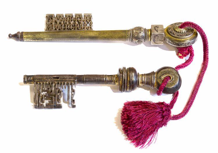Reproduction of the keys of Seville given to the King Fernando III by ...